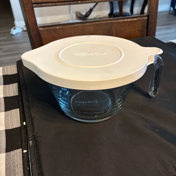 Pampered Chef | Kitchen | Pampered Chef Clear Glass Bowl With White Lid ...